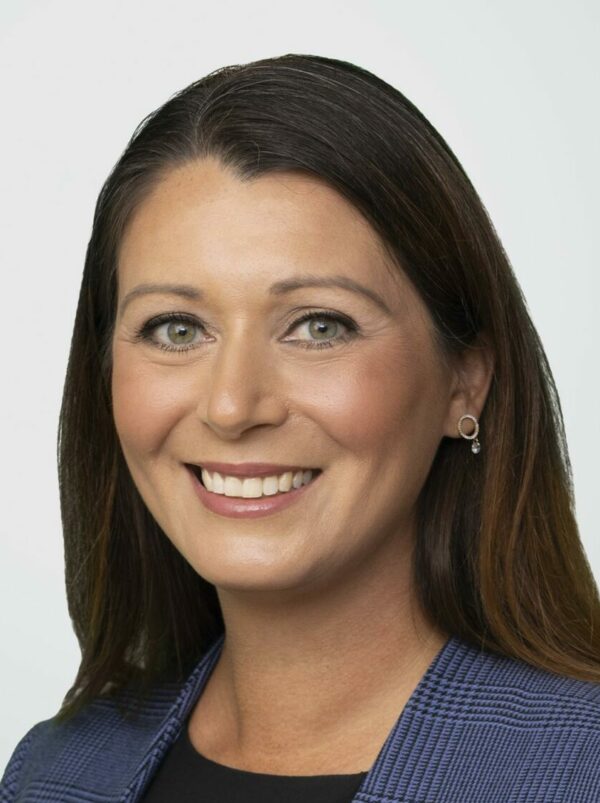 Leaders of Influence: 2022 Thriving in Their 40s – Alexis Alonzo - Los ...