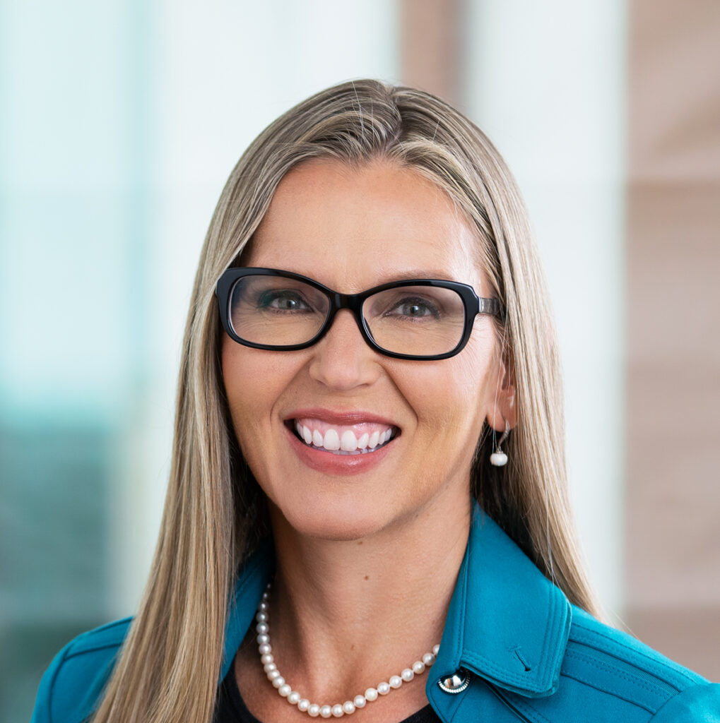 Leaders of Influence: 2022 Thriving in Their 40s – Lara Compton - Los ...